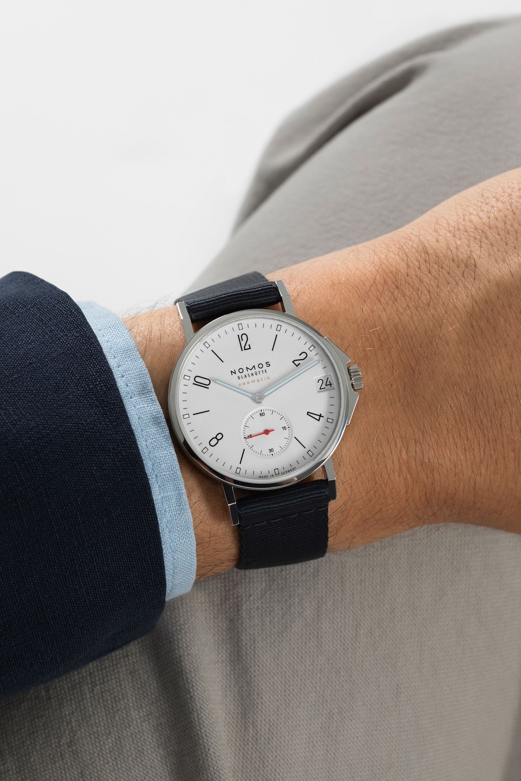 Ahoi neomatik 38 date – NOMOS Glashütte